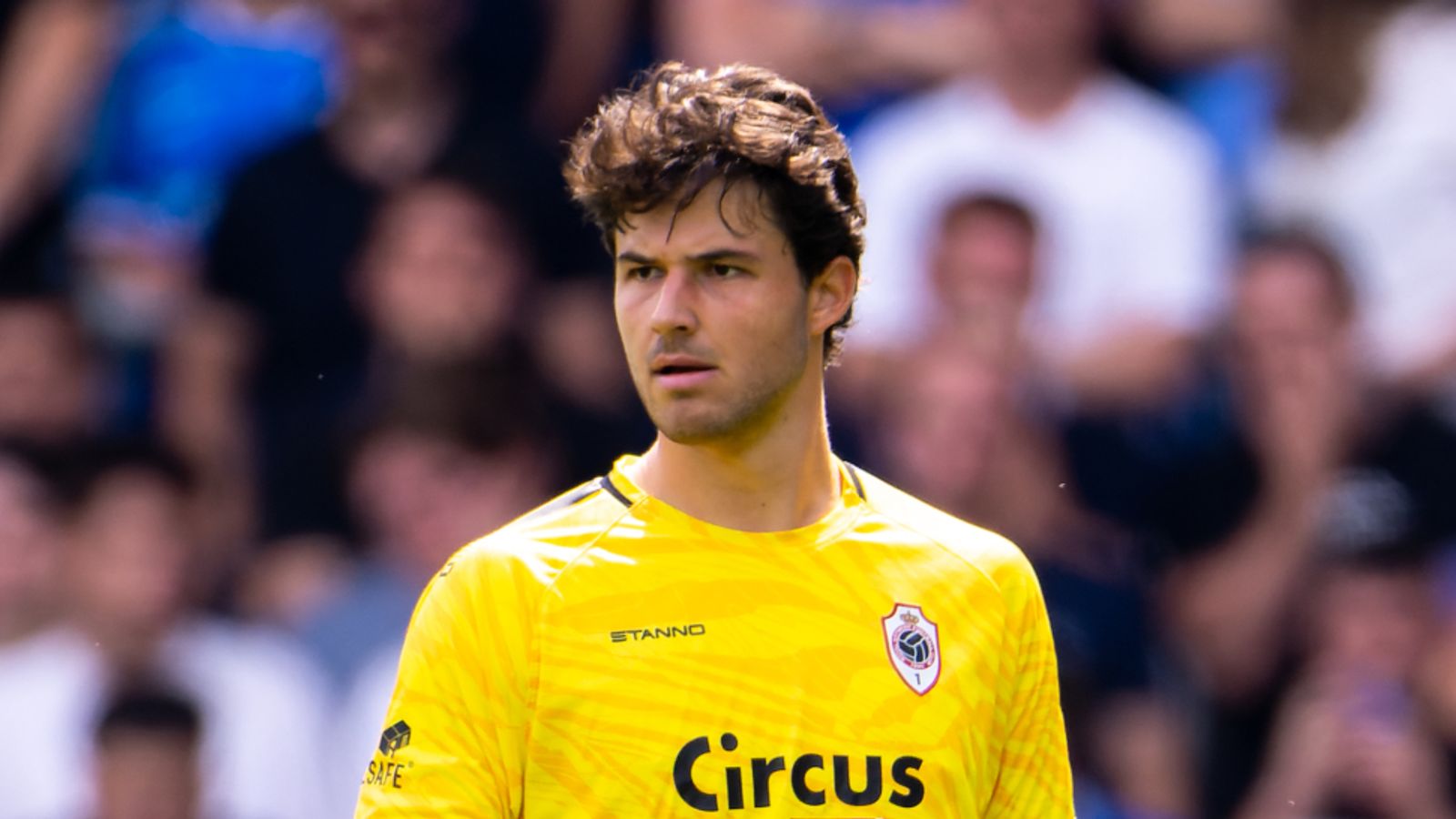 Manchester United Close In On Deal For £17 Million Royal Antwerp ...